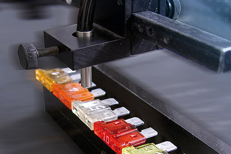 Colour recognition component sorting | Micro-Epsilon